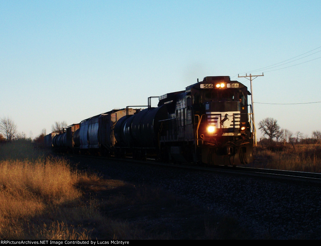 NS 566 northbound NS local train